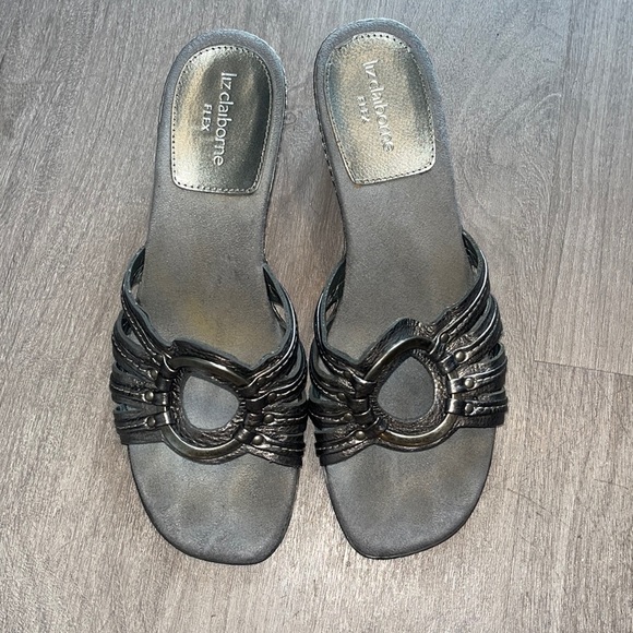 Liz Claiborne | Shoes | Liz Claiborne Flex Leather Silver Chrome ...
